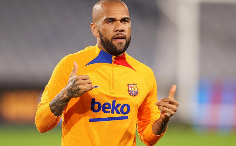 Daniel Alves se oferece para jogar em clube inusitado - Gil San
